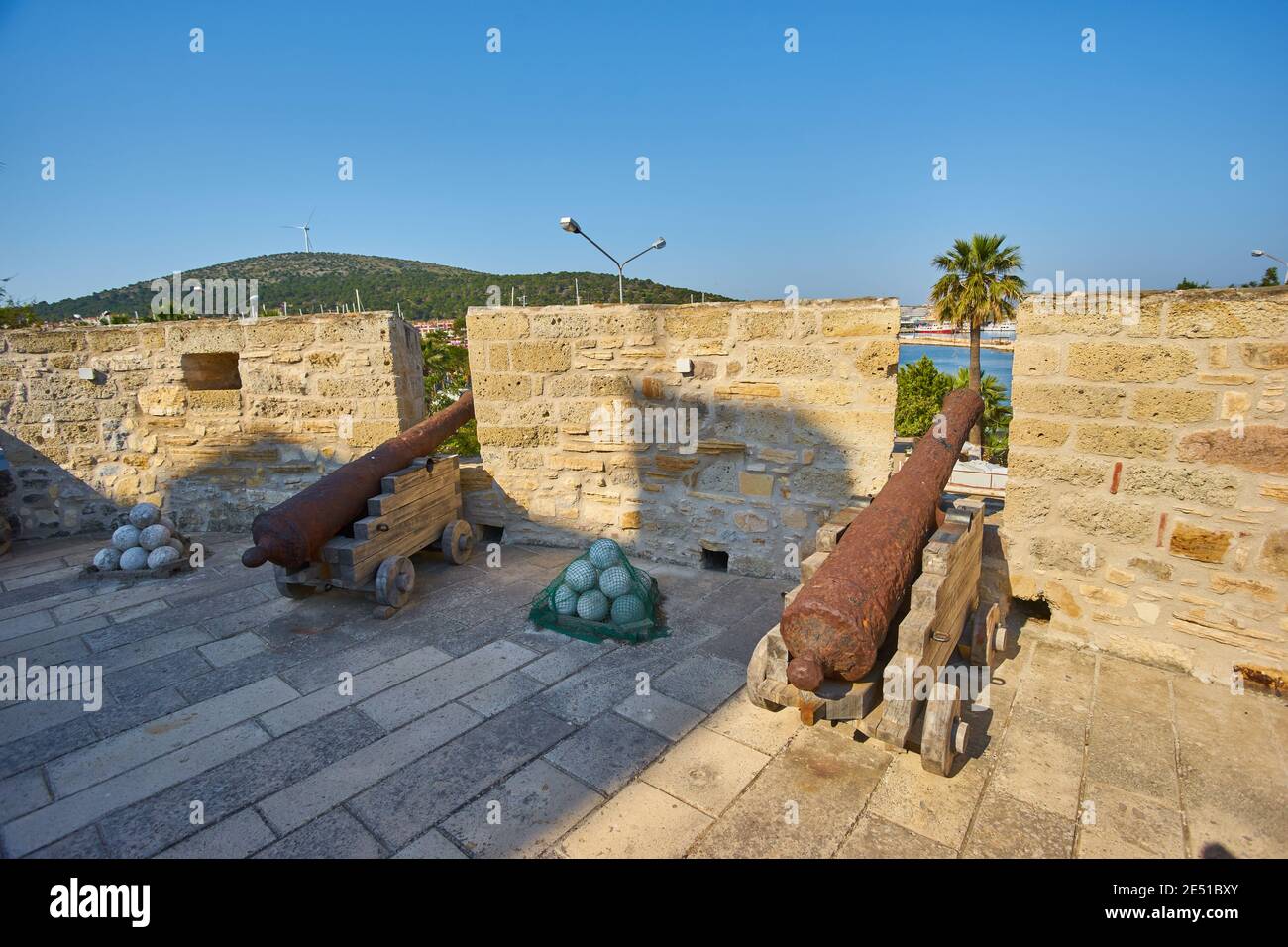 Cesme castle in the Mediterranean port of Cesme, Turkey Stock Photo - Alamy