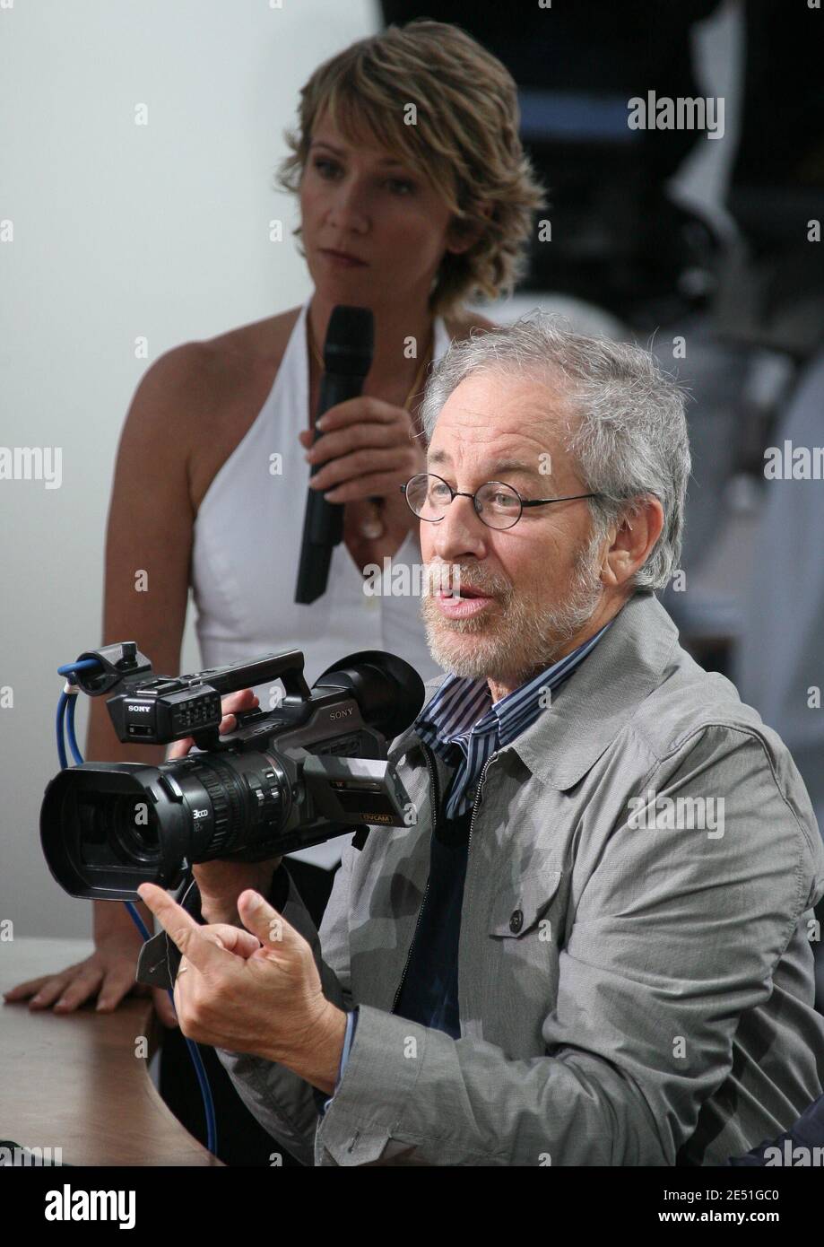 Steven spielberg camera hi-res stock photography and images - Alamy