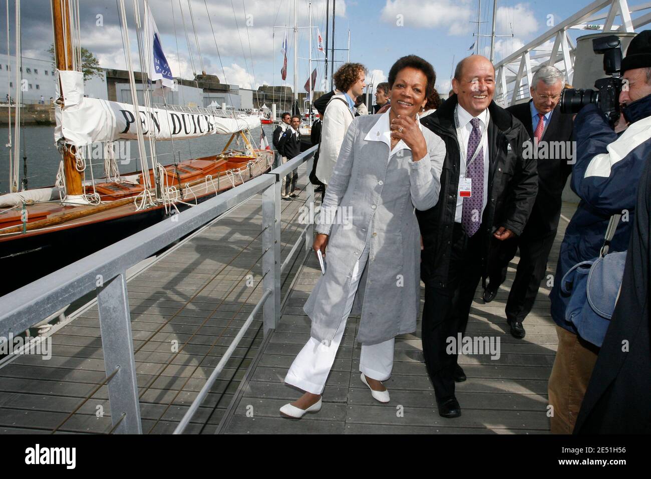 Tabarly jacqueline hi-res stock photography and images - Alamy
