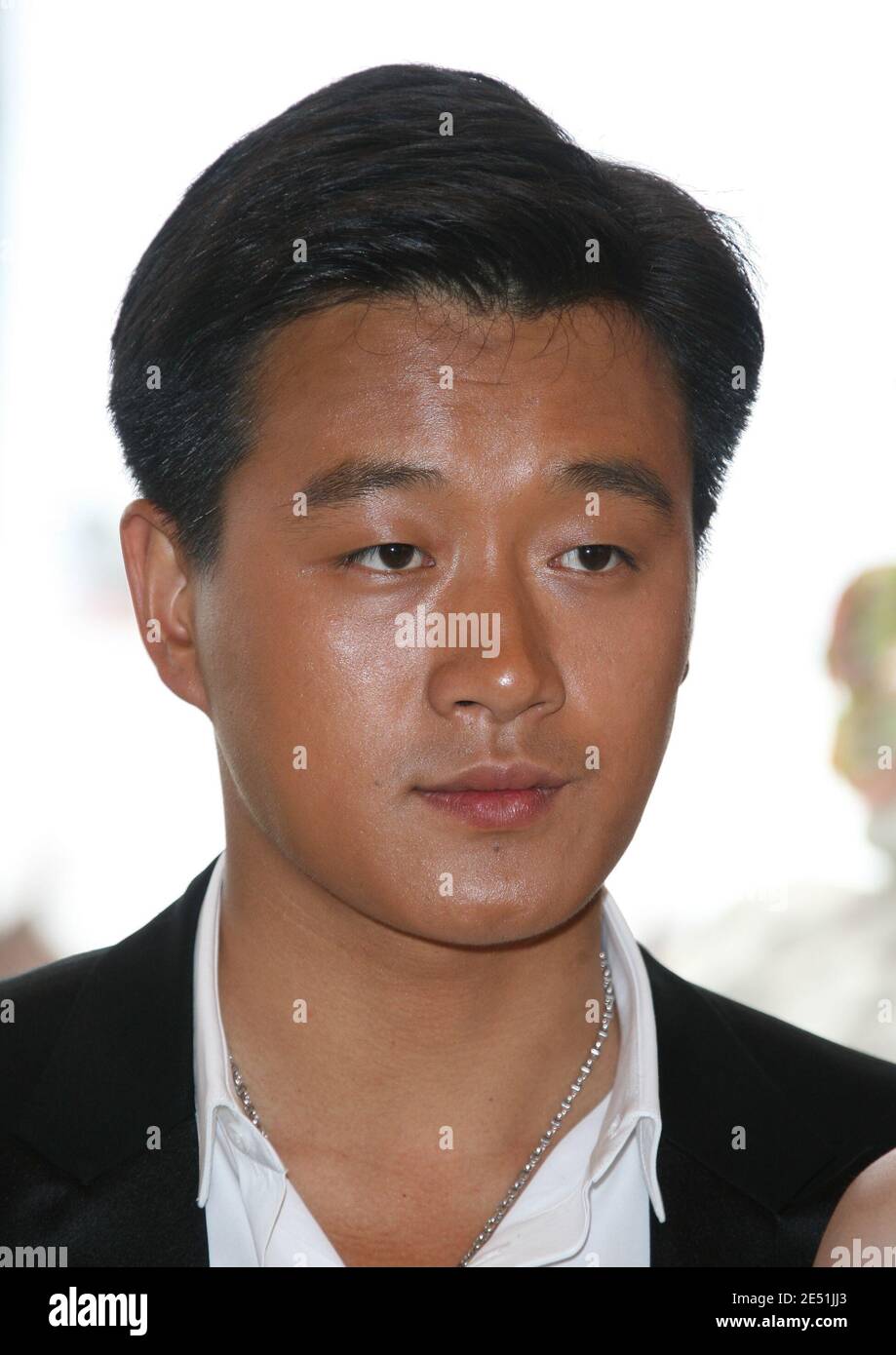 Cast member Tong Dawei poses at a photocall for the film 'Red Cliff ...