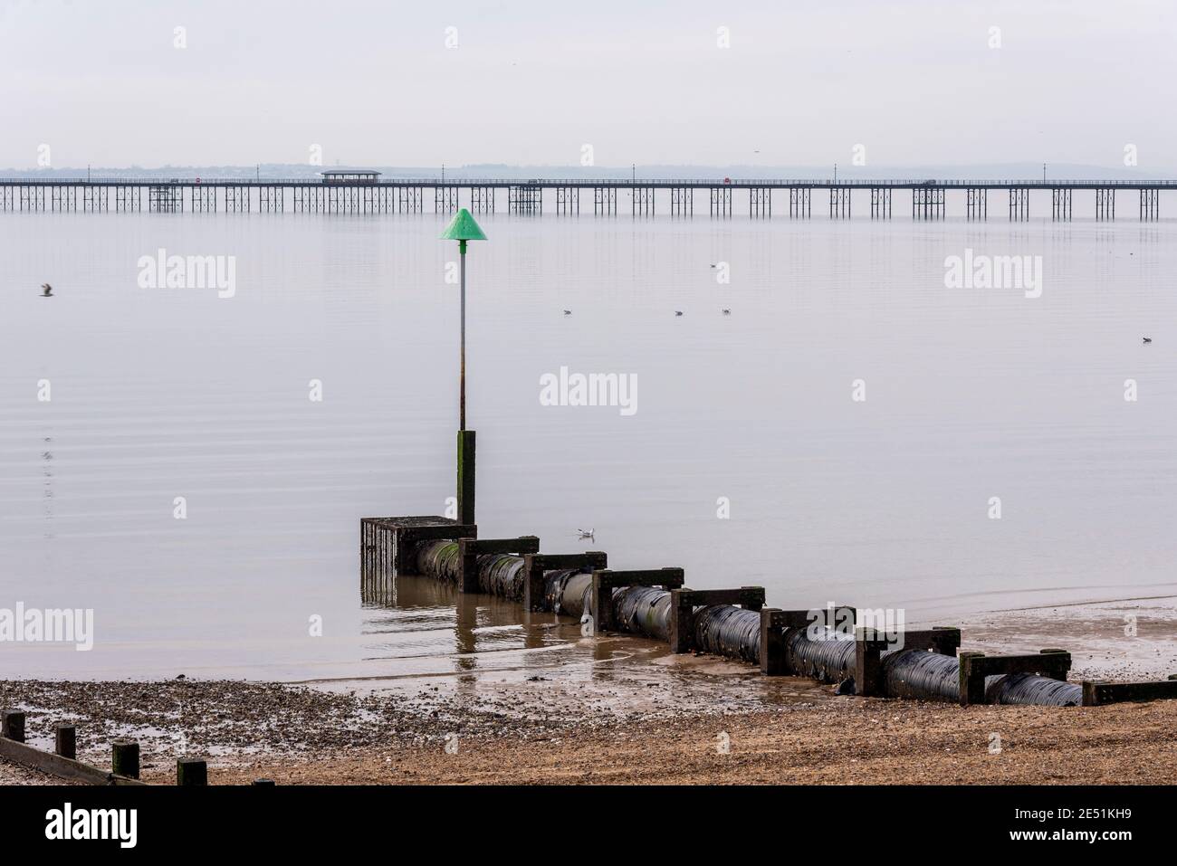 Thames water discharge pipe hi-res stock photography and images - Alamy