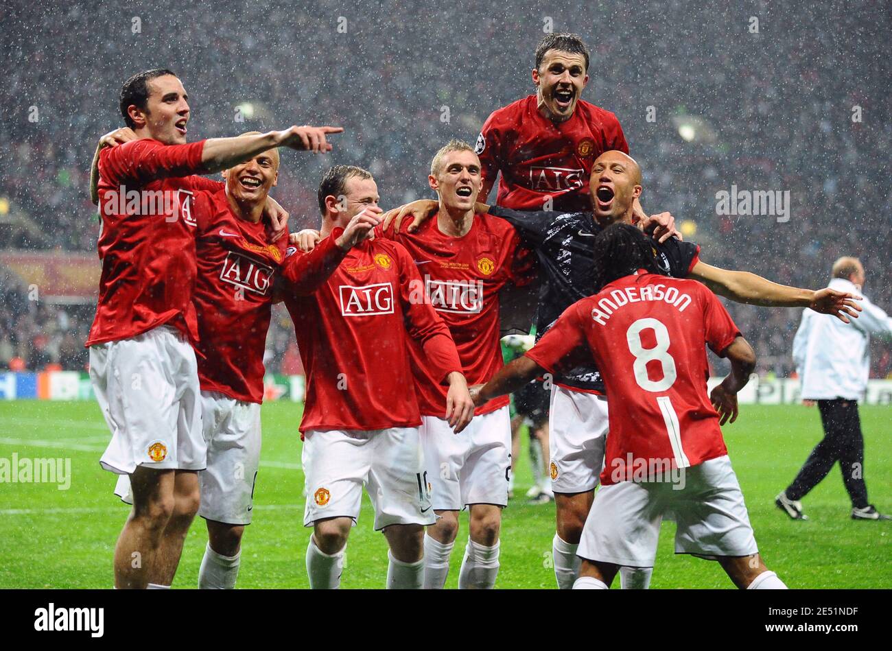 Manchester United's players celebrate after their victory during the ...