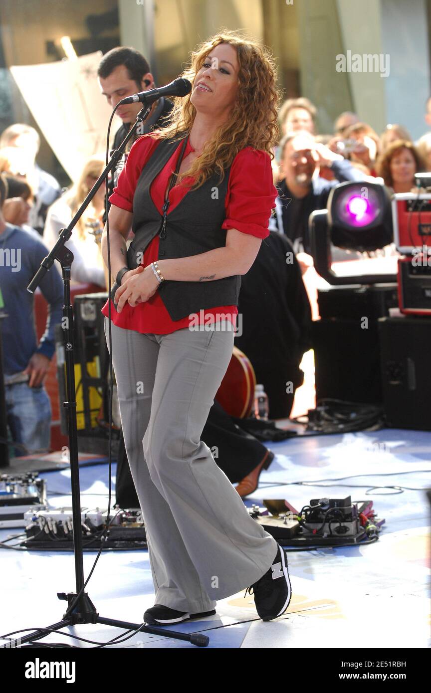 Alanis morissette en concert hi-res stock photography and images - Alamy