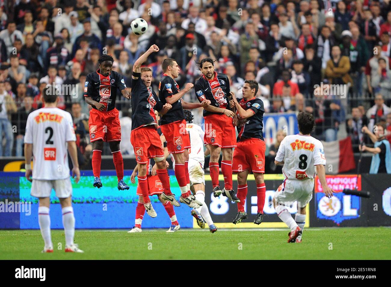 Olympique de lyonnais vs paris saint germain hi-res stock photography ...