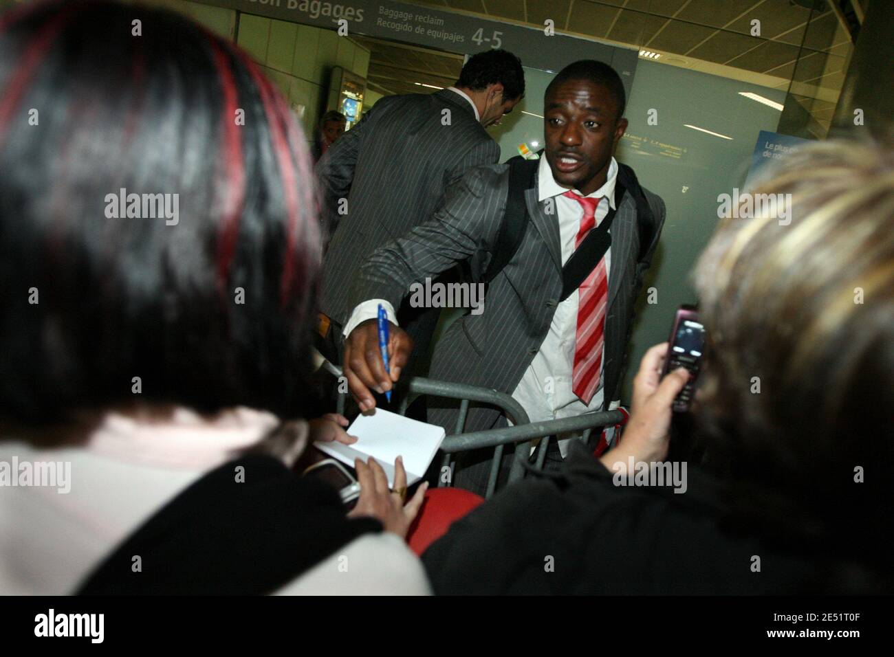 Stade Toulousain's Yannick Nyanga arrives at 2 am o'clock at the ...