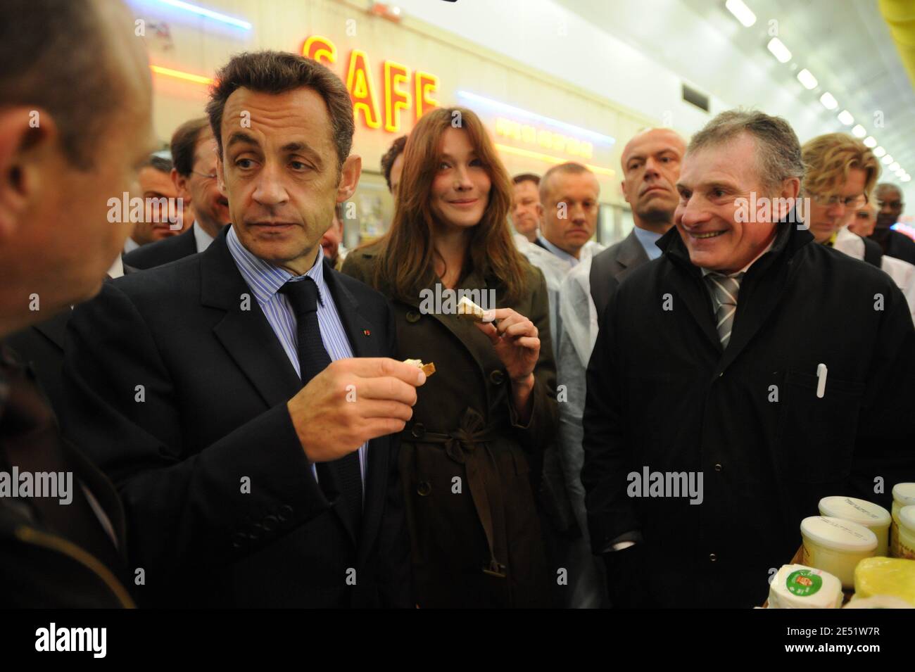 Paris rungis market cheese hi-res stock photography and images - Alamy