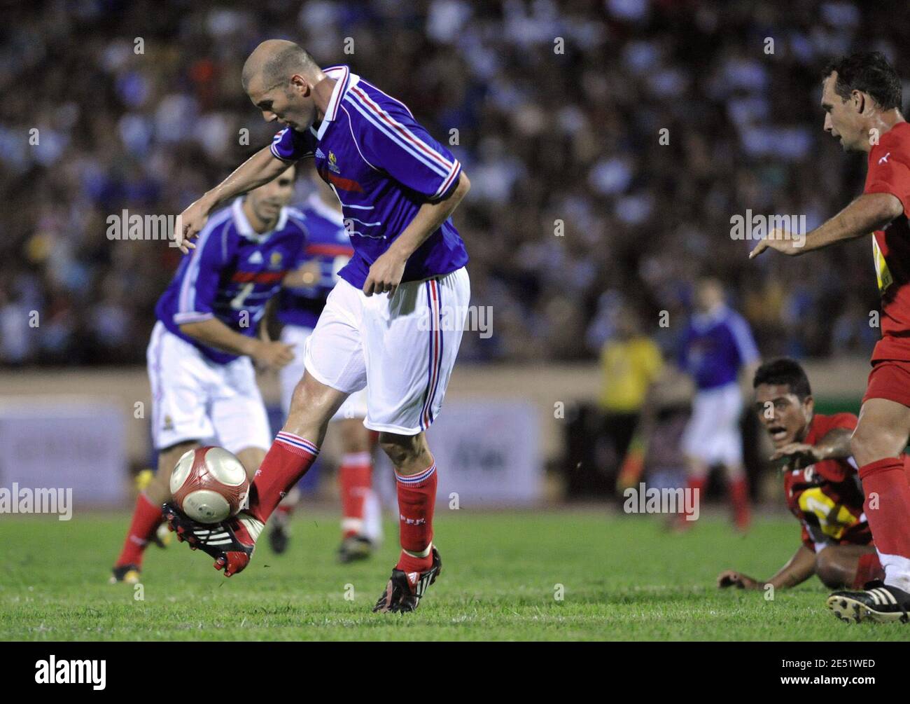 Zidane 1998 hi-res stock photography and images - Alamy