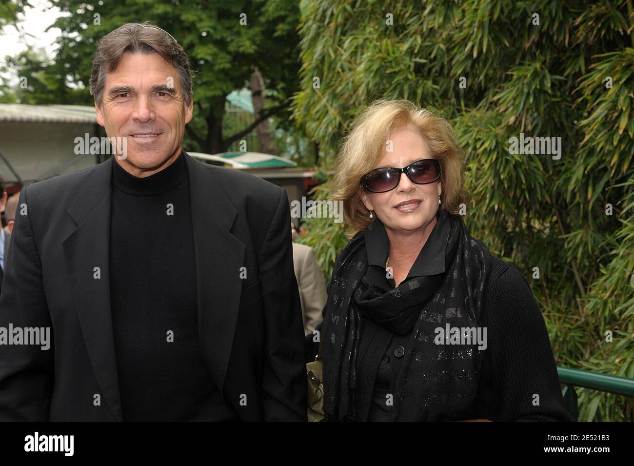 Texas govenor Rick Perry and his wife arriving at the VIP area 'Le ...