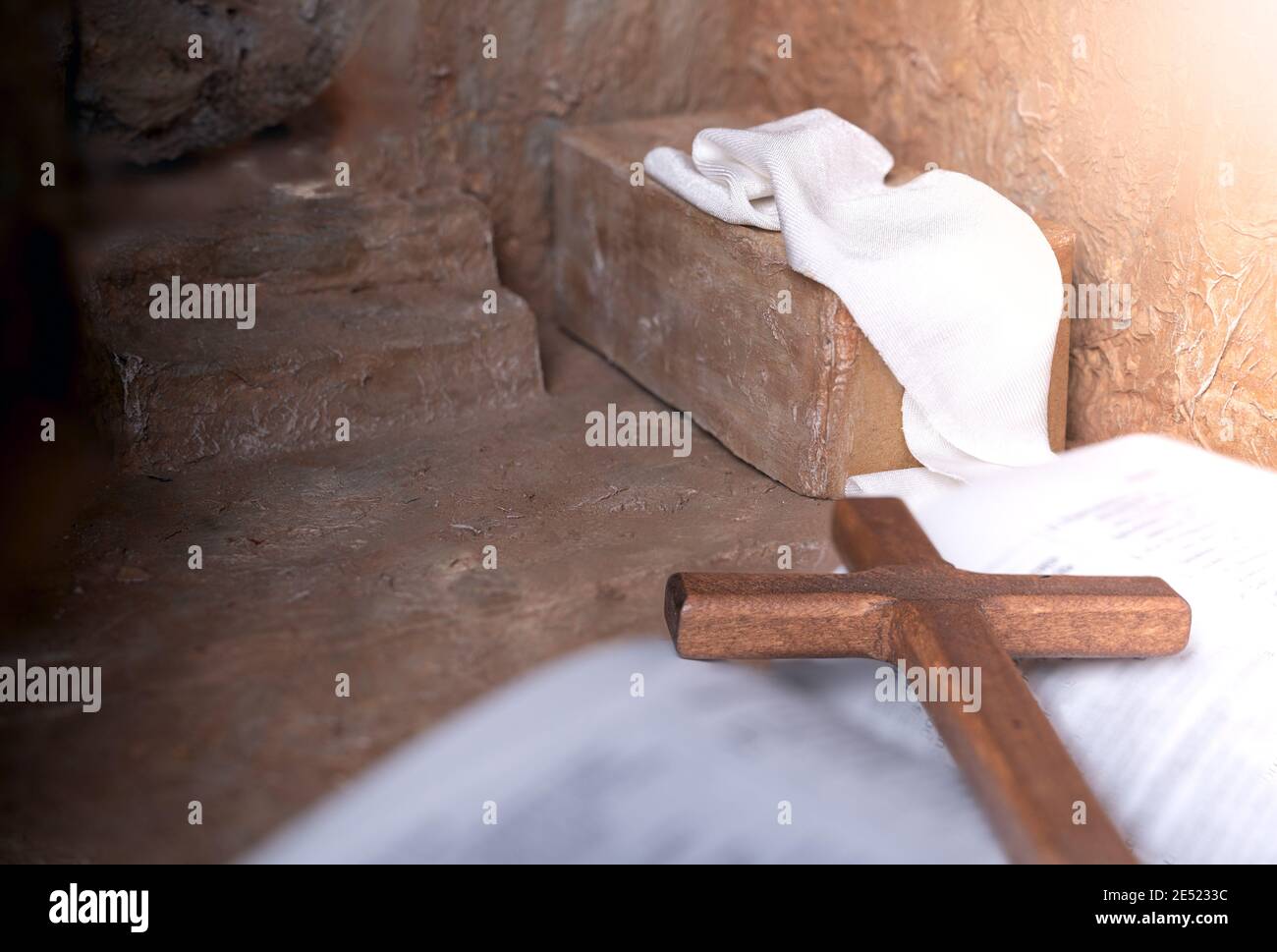 Empty tomb hi-res stock photography and images - Alamy