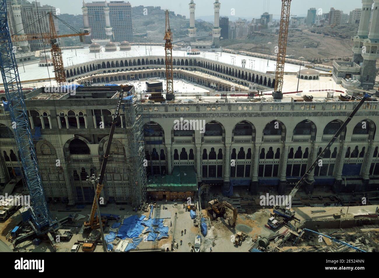 Makkah construction hi-res stock photography and images - Alamy