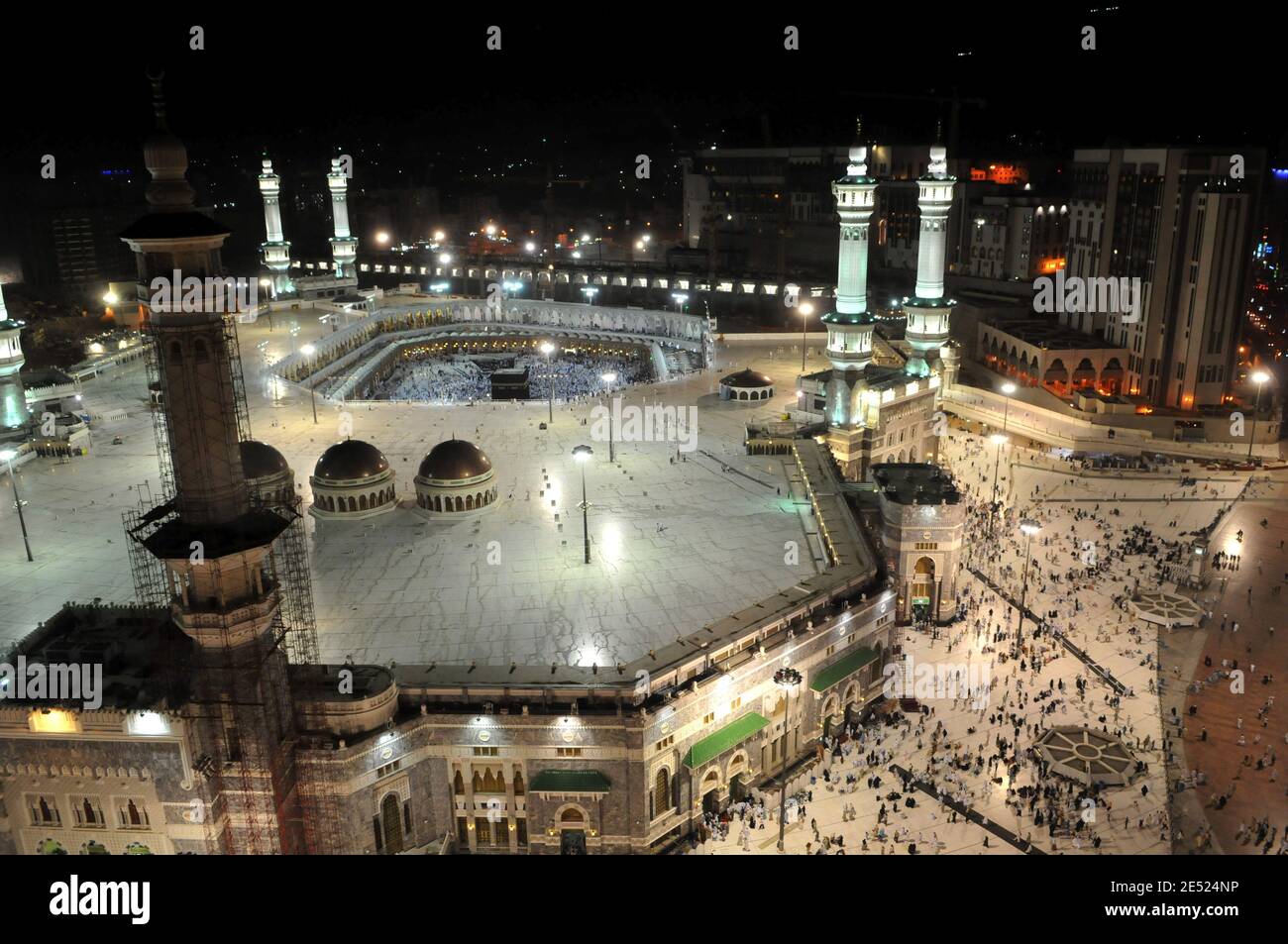 The Great Mosque surrounding the 'kaaba', or the 'Cube', the place ...