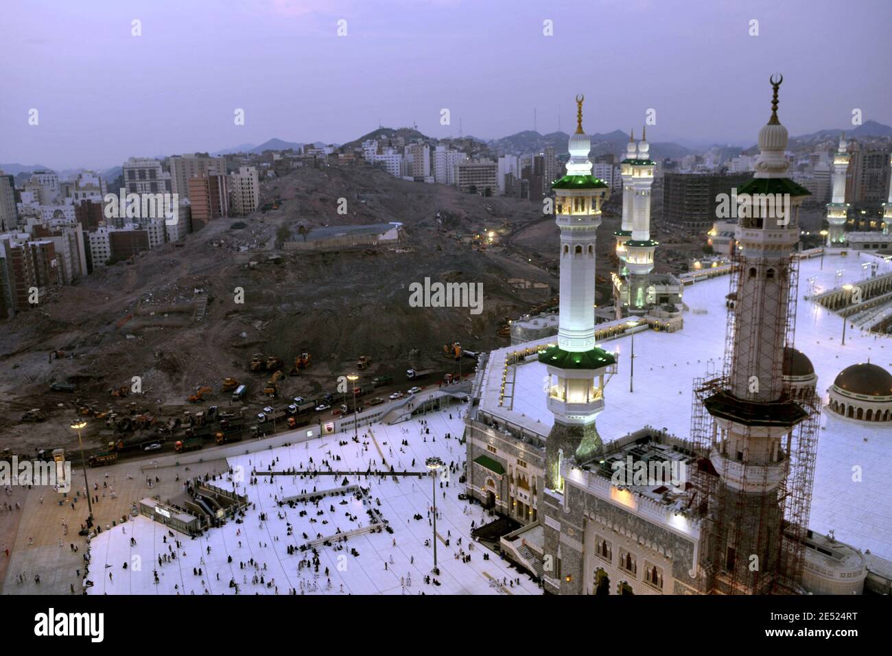 The Great Mosque surrounding the 'kaaba', or the 'Cube', the place ...