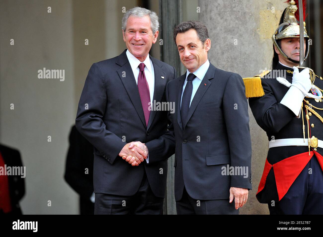 President Nicolas Sarkozy receives President George W. Bush for a ...