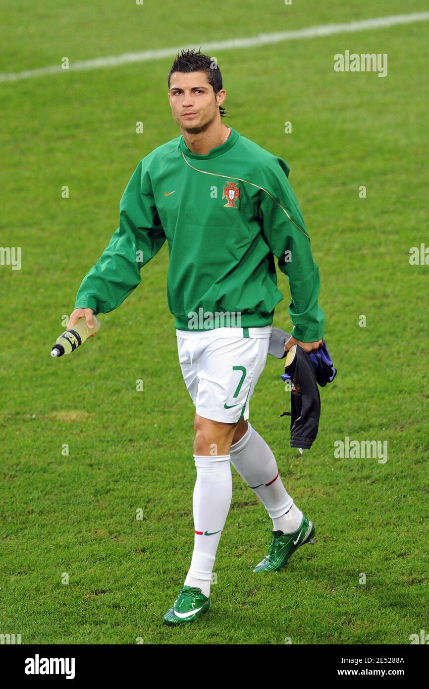 Ronaldo 2008 portugal hi-res stock photography and images - Alamy