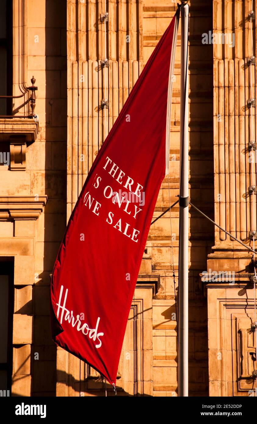 Harrods summer sale london hi-res stock photography and images - Alamy