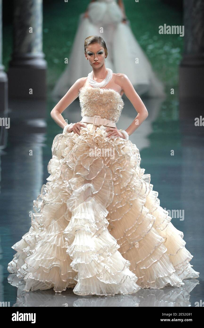 John galliano for dior fall winter 2008 2009 hi-res stock photography and images - Alamy