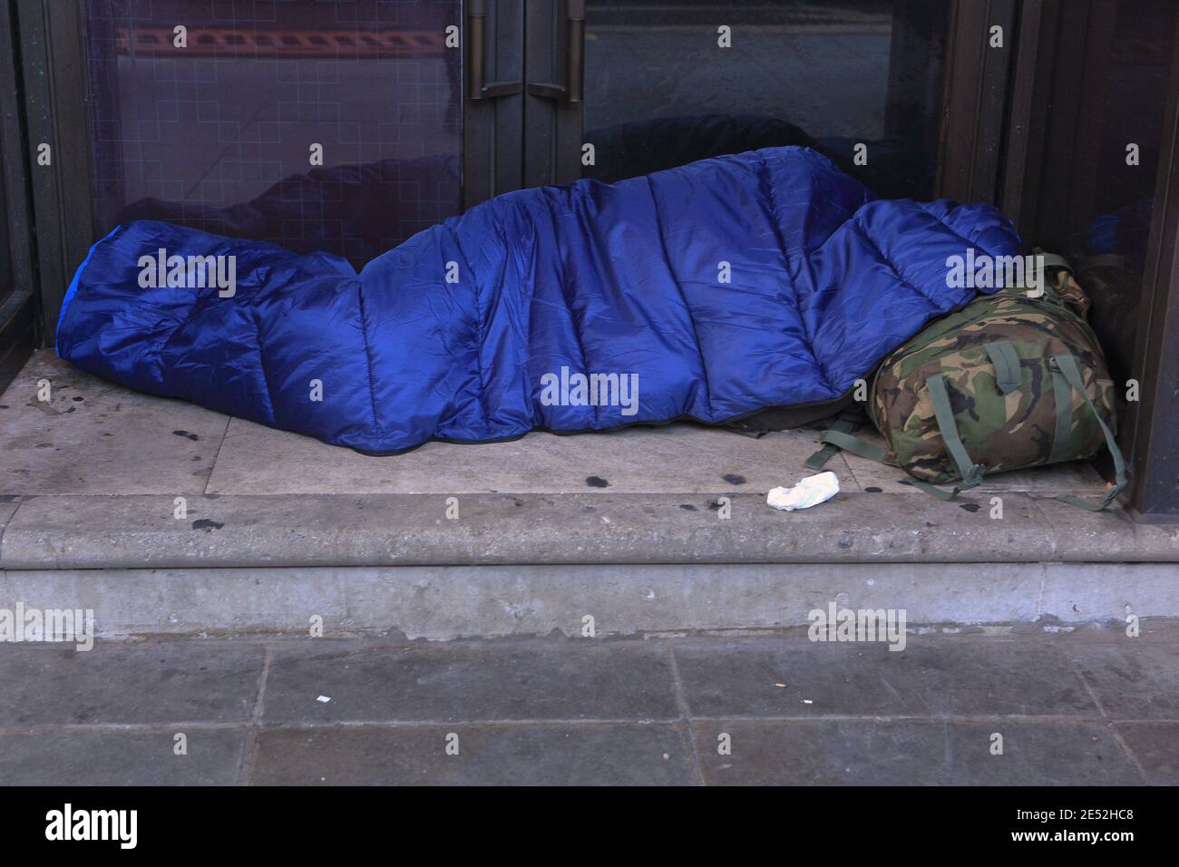 London (UK), 25 Jan. 2021: A homeless figure sleeps hidden in a ...