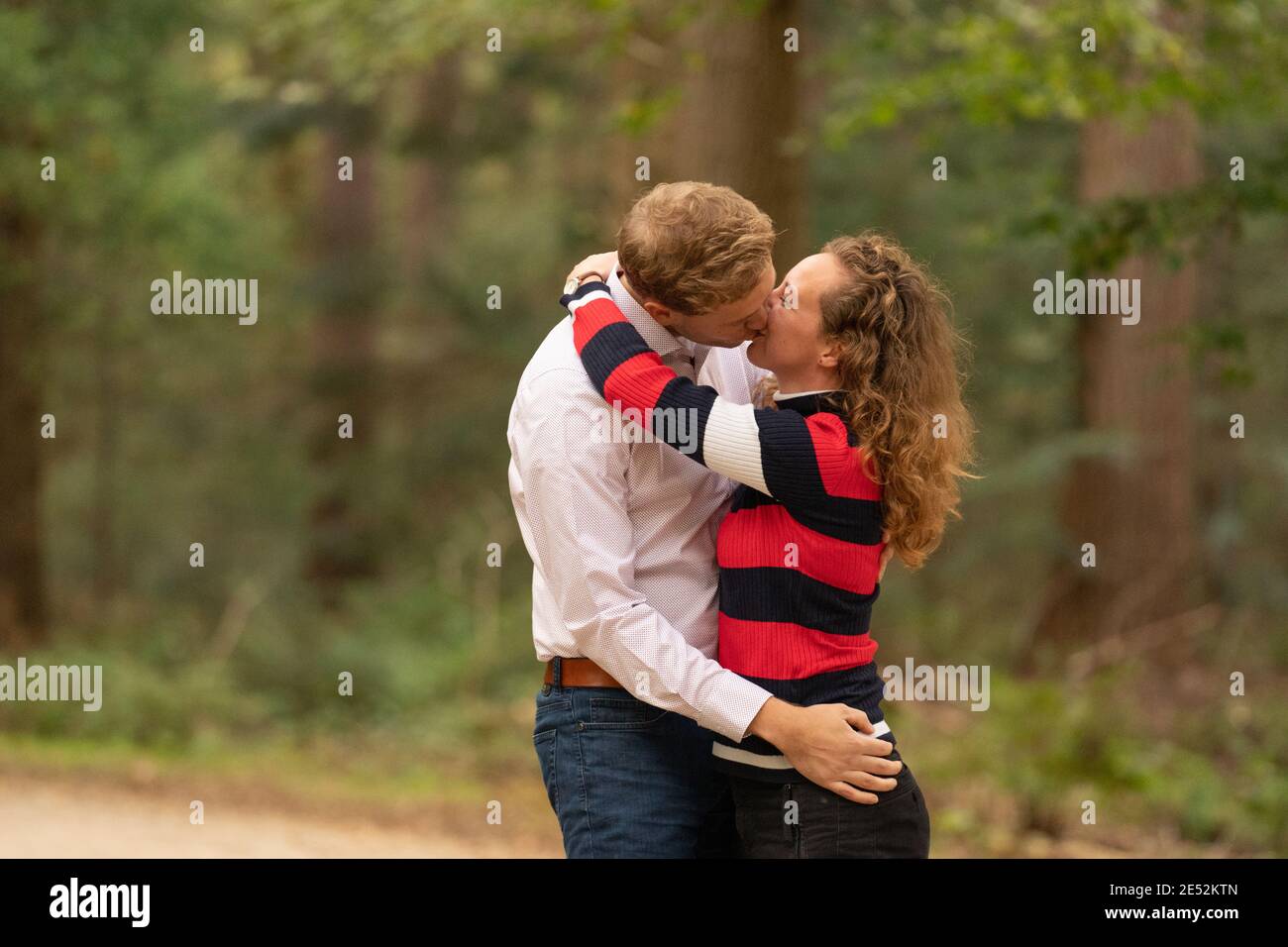 Couple Full Body Kissing High Resolution Stock Photography and Images ...