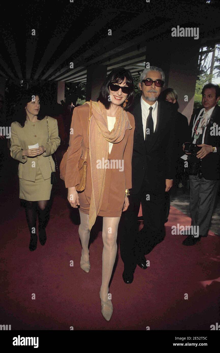 Anjelica Huston And Robert Graham