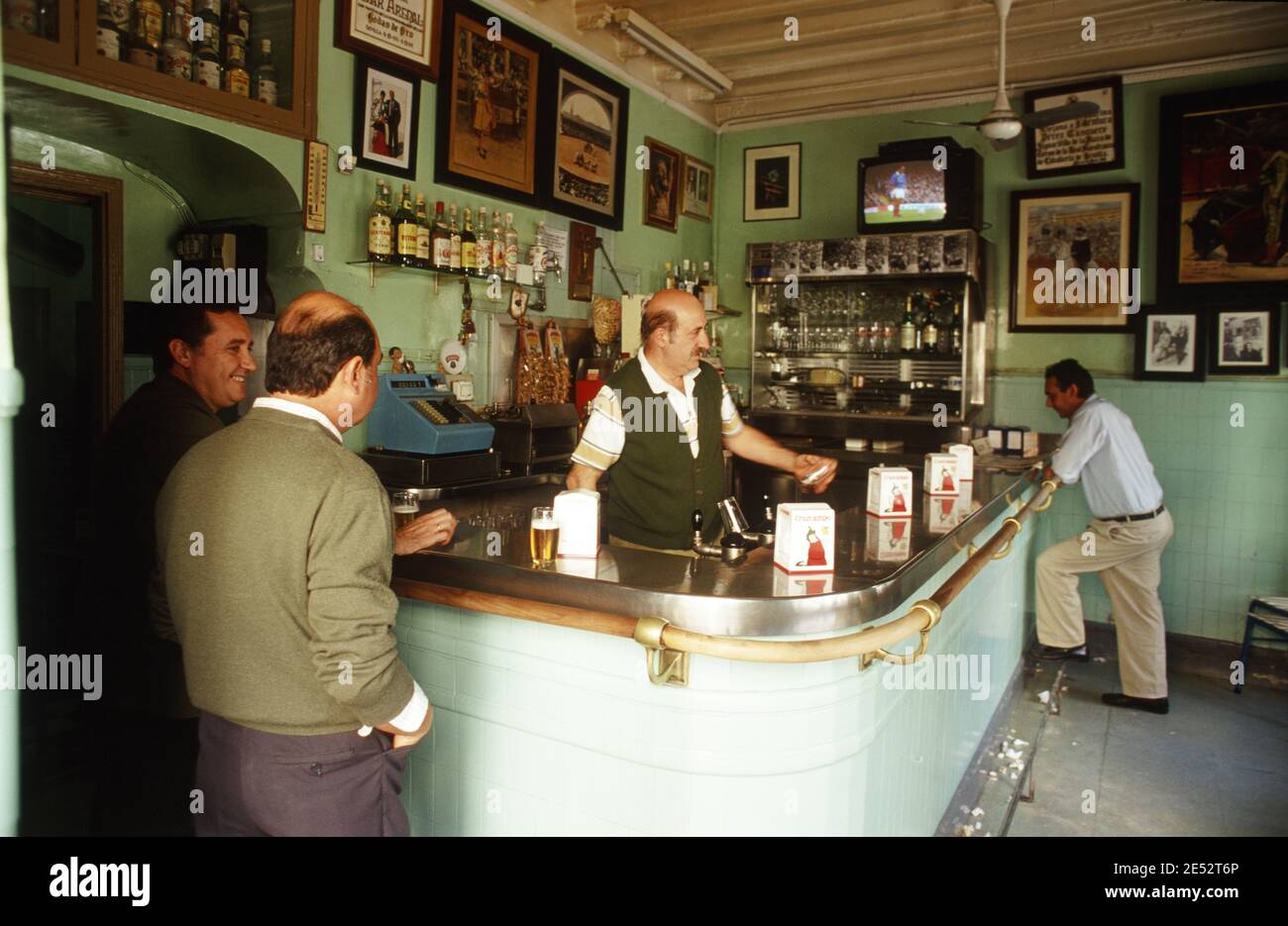 Beer in seville hi-res stock photography and images - Alamy