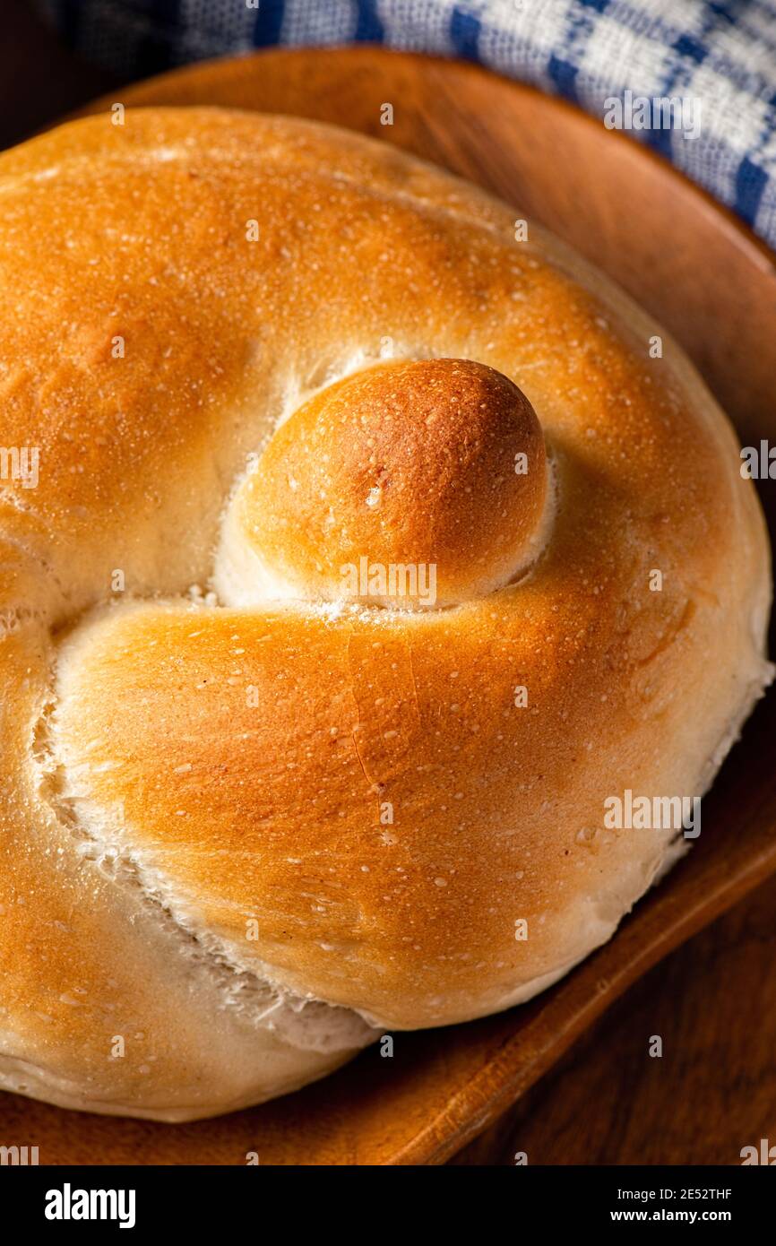 Bread knot hi-res stock photography and images - Alamy