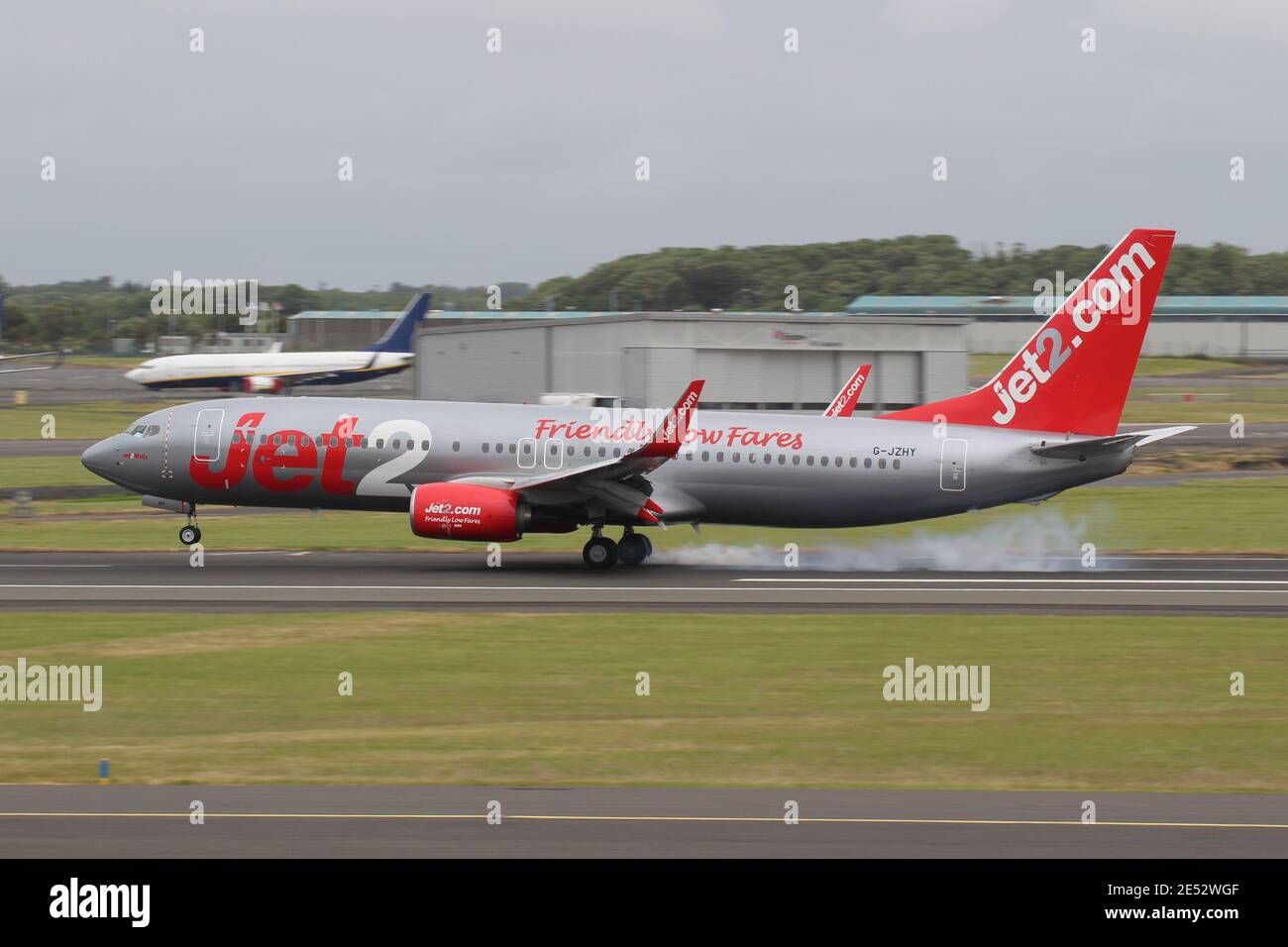 737 800 jet2 hi-res stock photography and images - Alamy