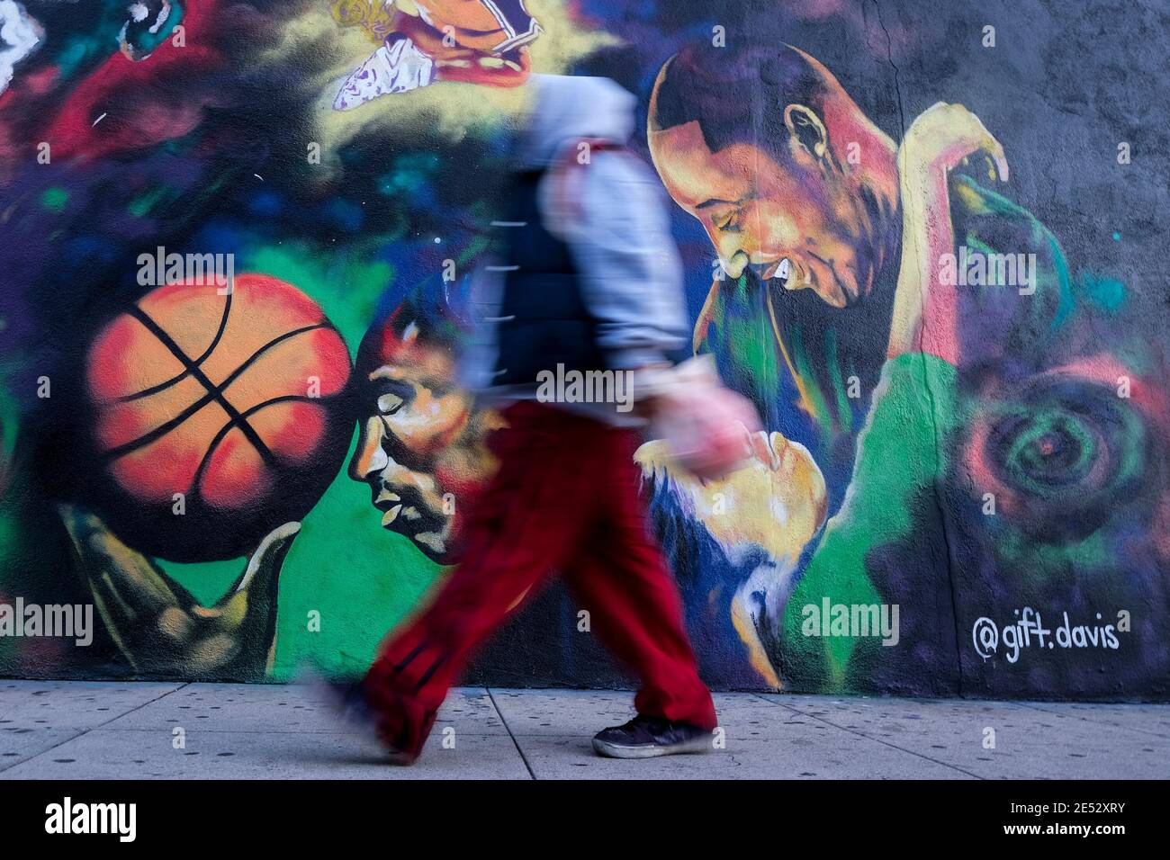 Los angeles lakers kobe walks hi-res stock photography and images - Alamy