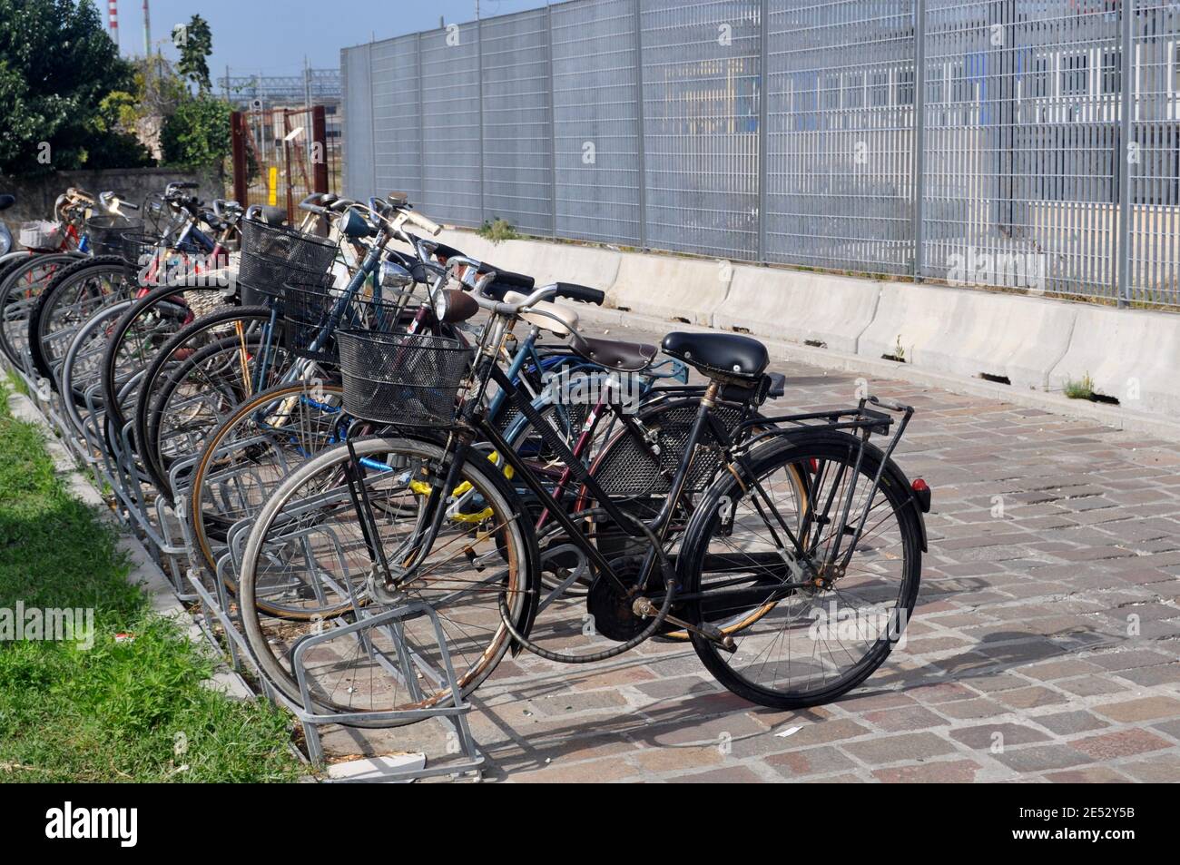 Parking lot curb appeal hi-res stock photography and images - Alamy