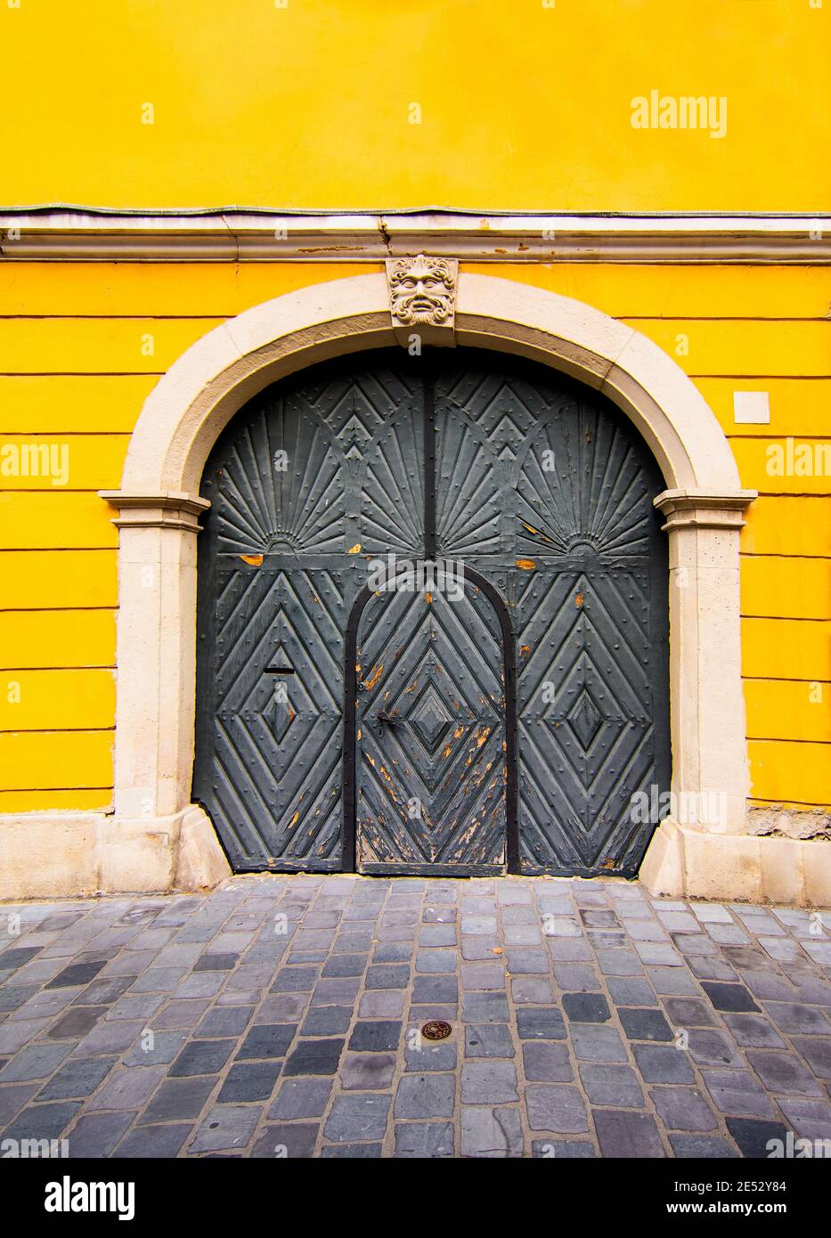 Retro doors hi-res stock photography and images - Alamy