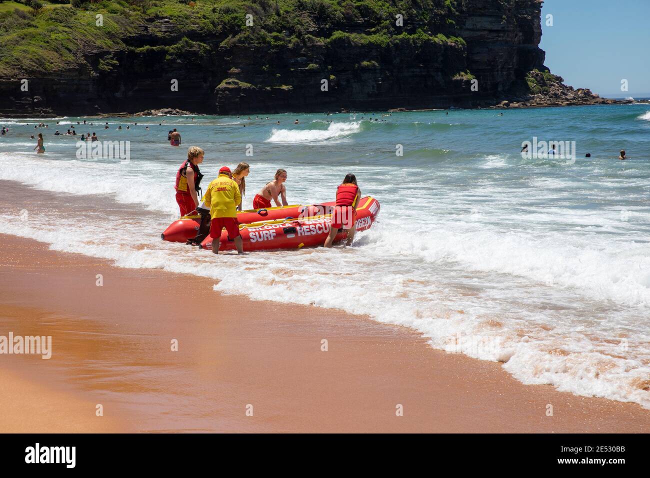 Male lifeguards australia hi-res stock photography and images - Alamy