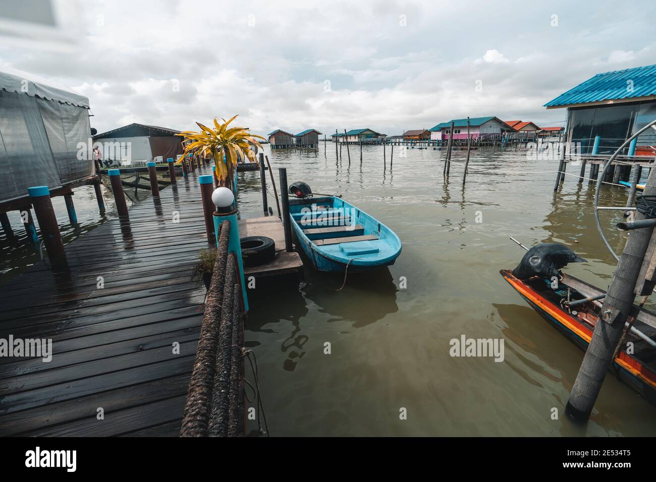 Fishing house House on the Water Stock Photo - Alamy