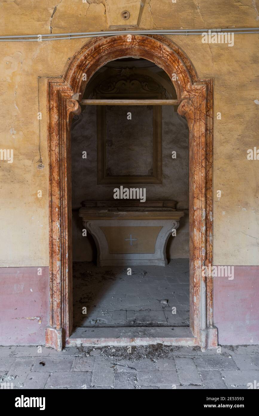 Small abandoned chapel hi-res stock photography and images - Alamy