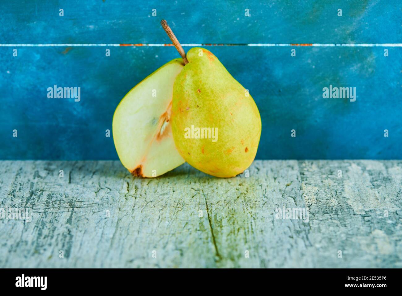 Half cut fresh pear hi-res stock photography and images - Alamy