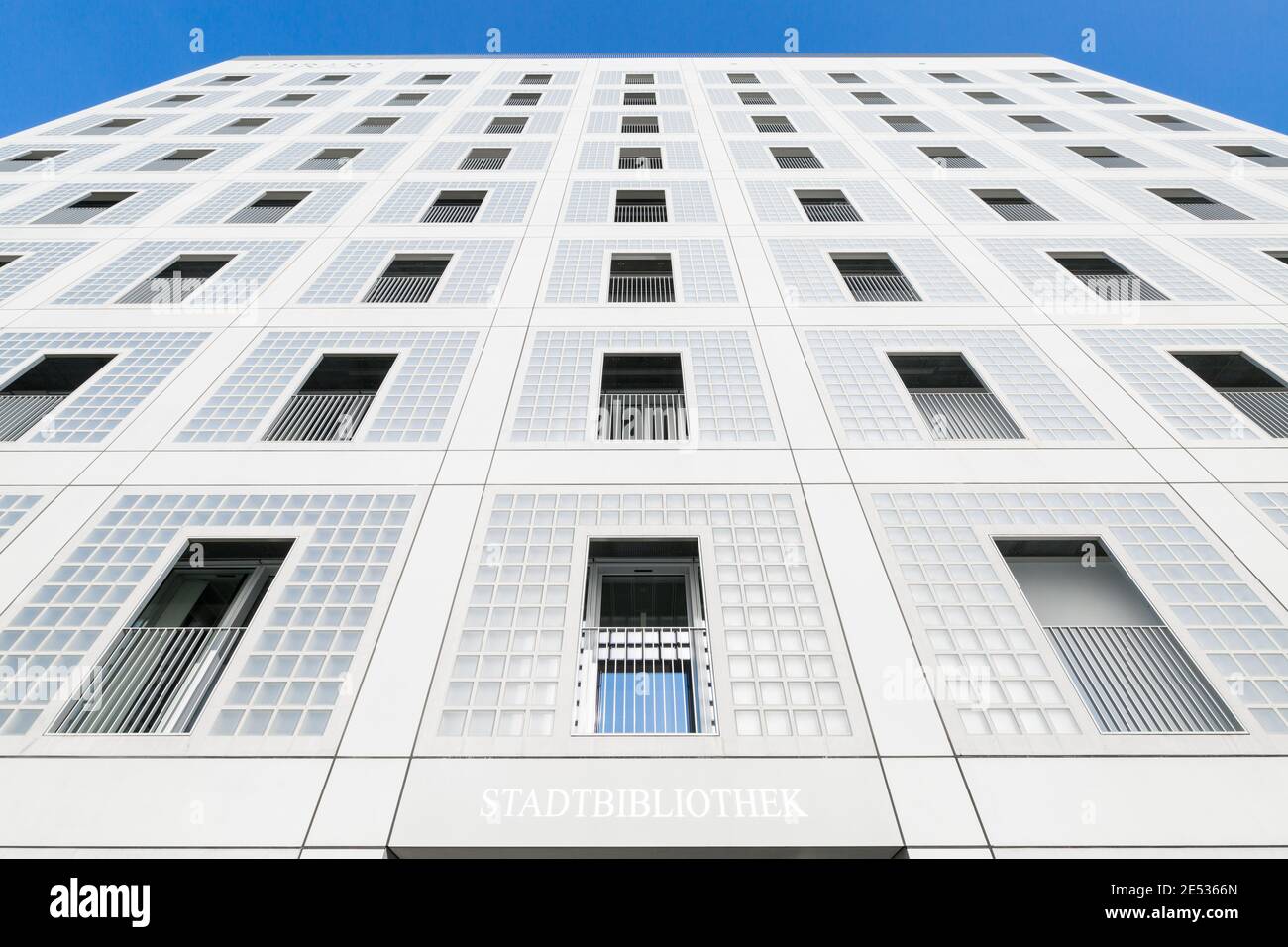 Facade modern library hi-res stock photography and images - Alamy