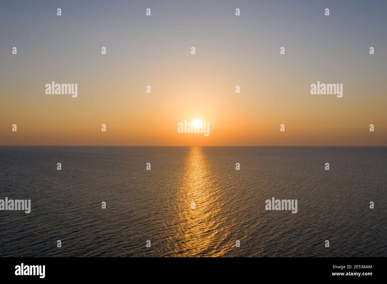 Sea view ocean tropical sunset hi-res stock photography and images - Alamy