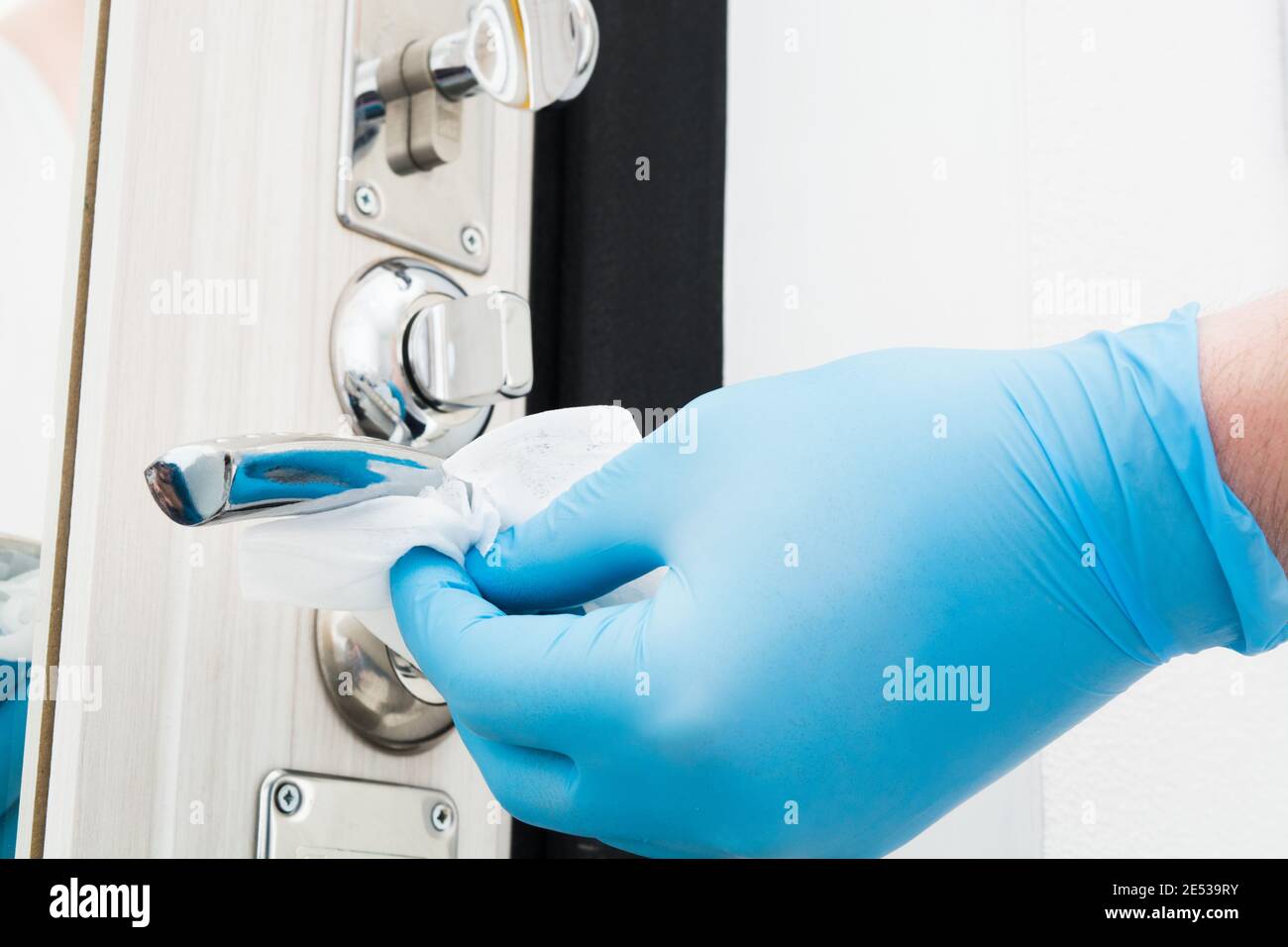 Door knob hand hi-res stock photography and images - Alamy