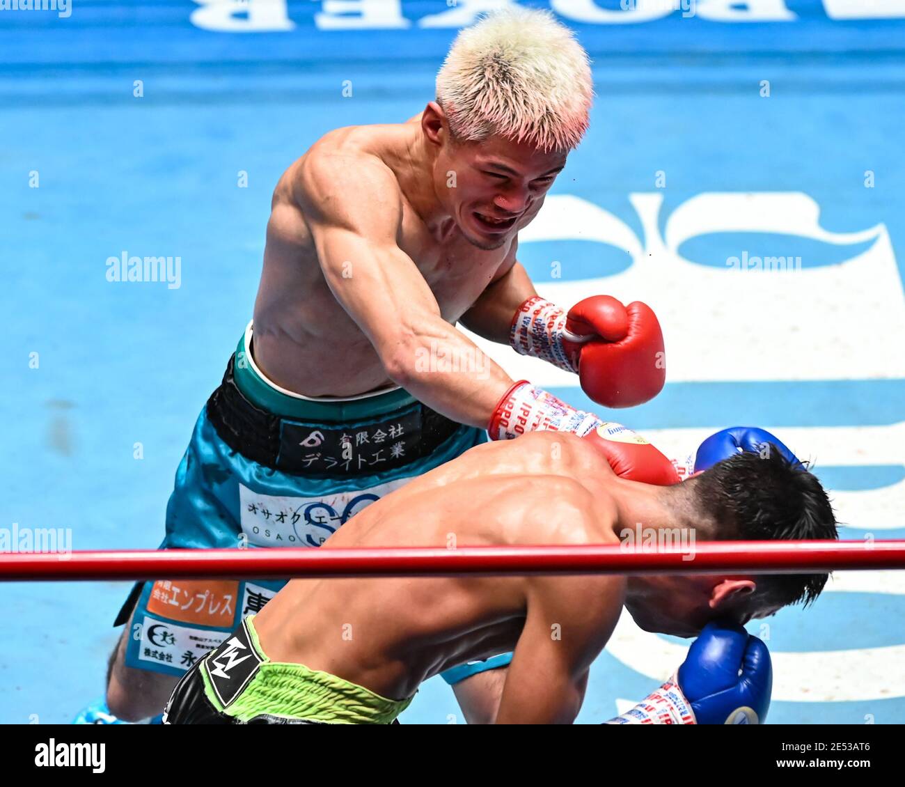 Tokyo, Japan. 22nd Jan, 2021. (L-R) Kosuke Saka, Takuya Watanabe Boxing ...