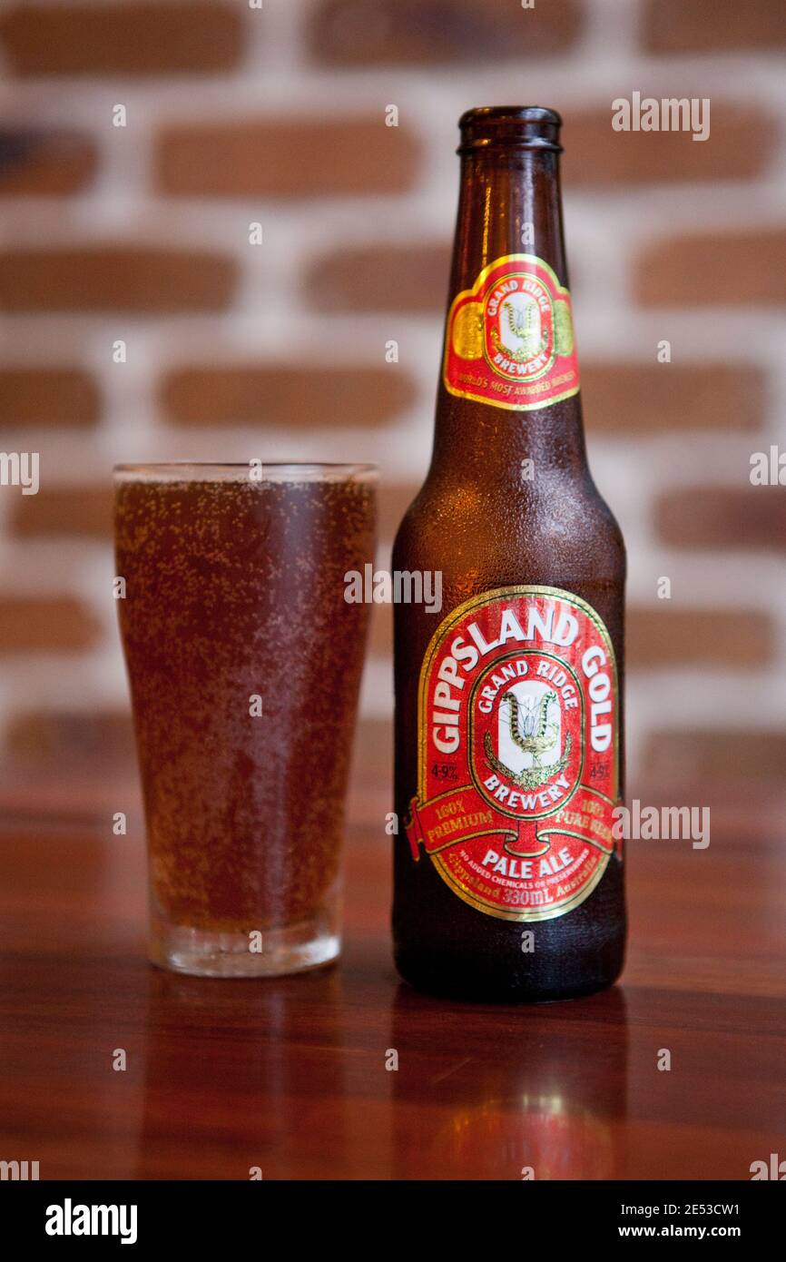Gold beer hi-res stock photography and images - Alamy
