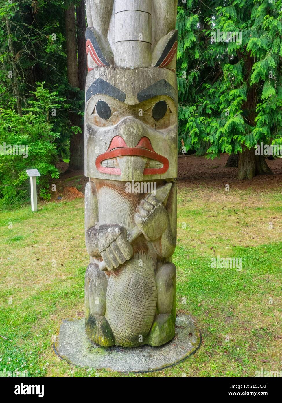 Beaver totem hi-res stock photography and images - Alamy