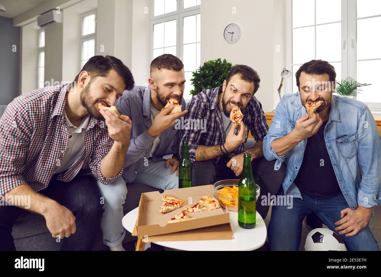Friends eating chips hi-res stock photography and images - Alamy