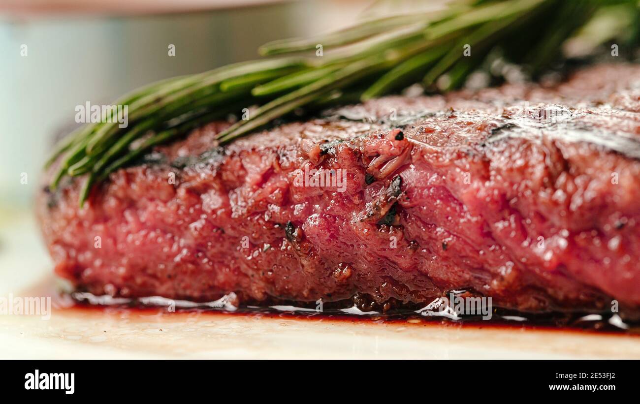 Medium rare steak hi-res stock photography and images - Alamy