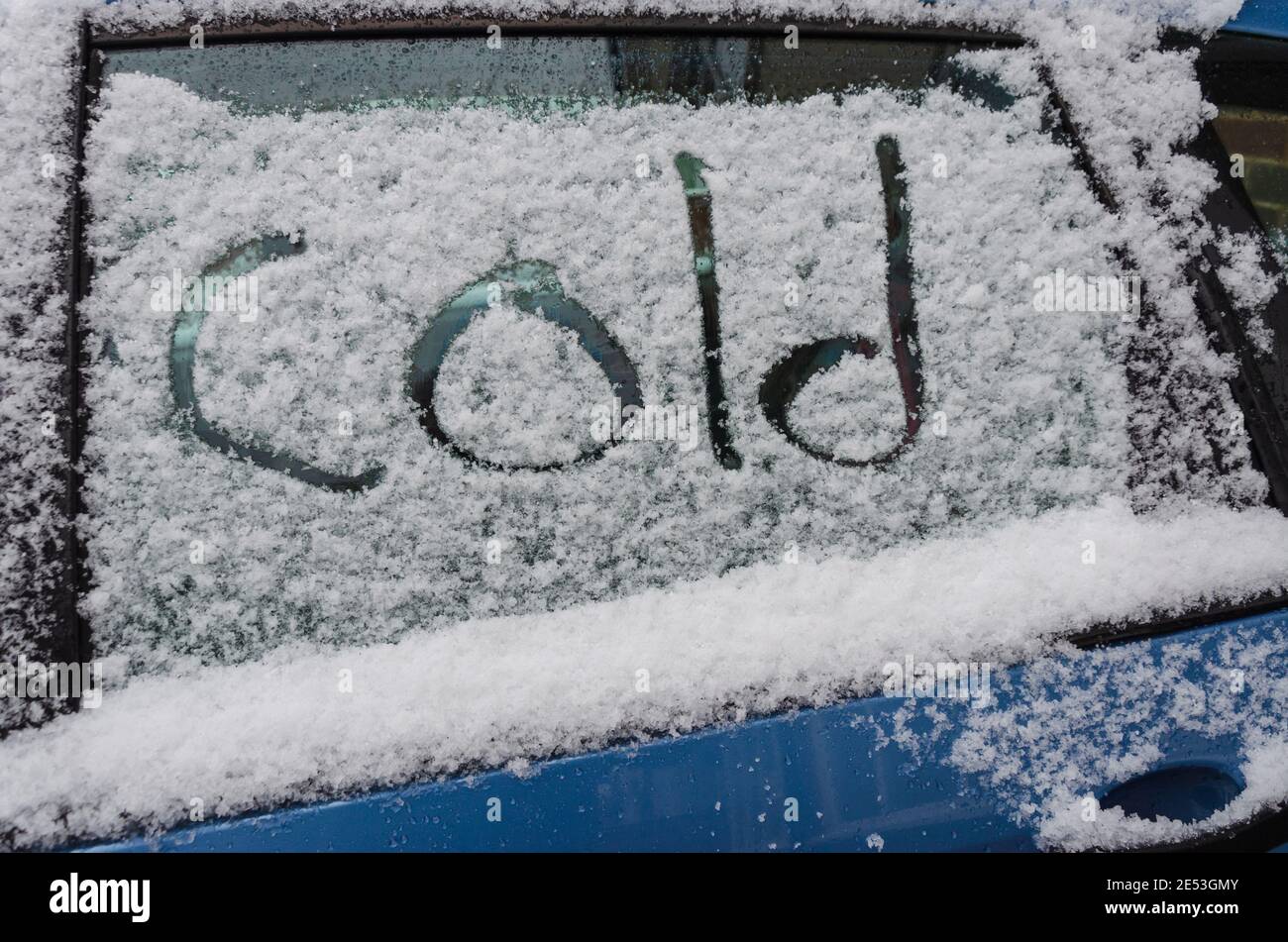 The word cold written on a snow covered car window Stock Photo - Alamy