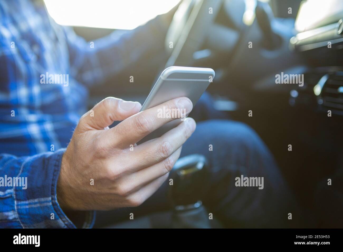 Using mobile when driving hi-res stock photography and images - Alamy