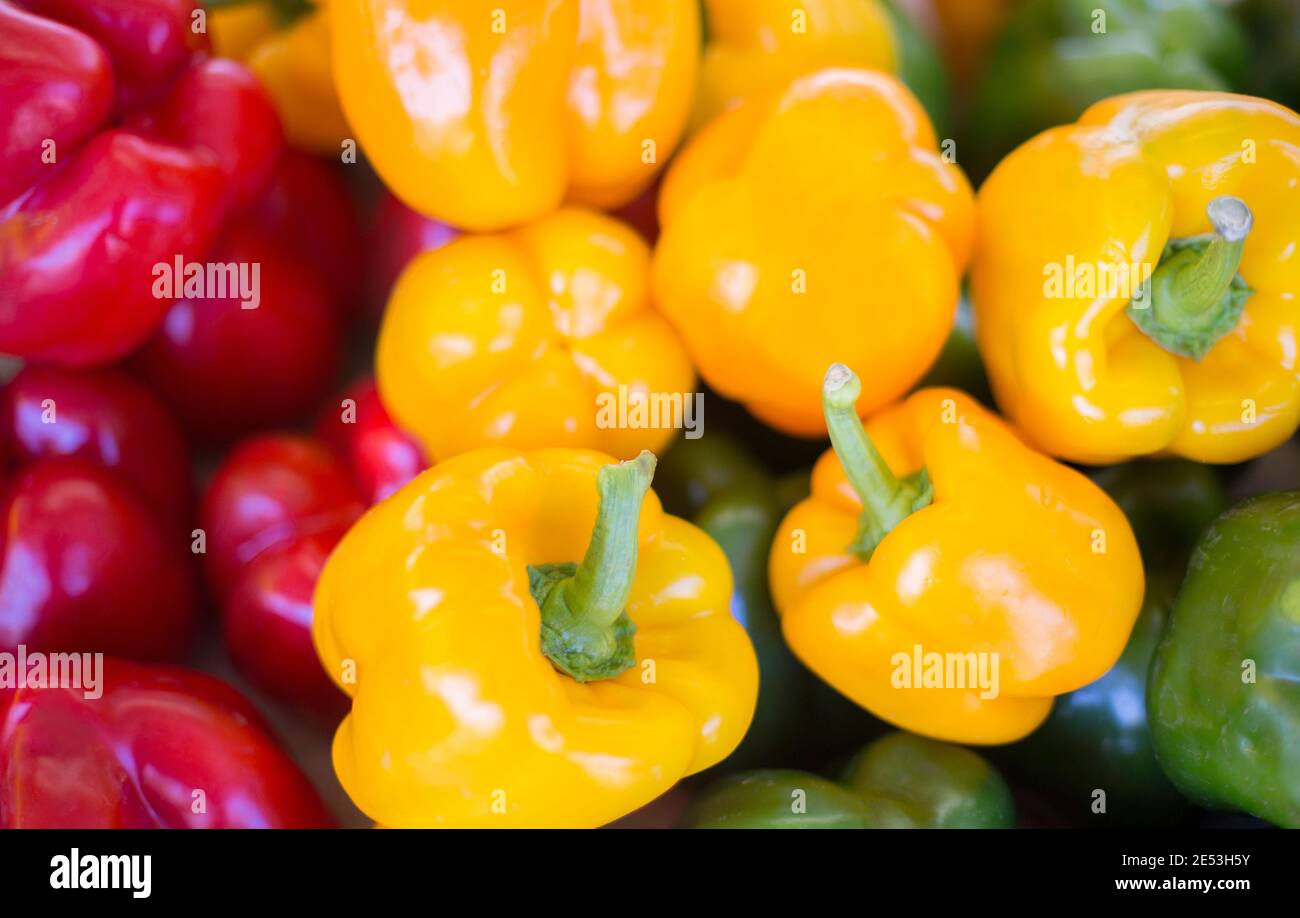 Bell peppers on display hi-res stock photography and images - Alamy