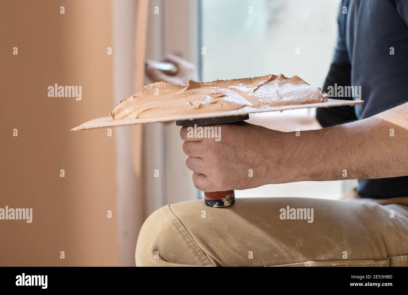 Close Up Of Plasterer Plastering Room Of House Stock Photo - Alamy