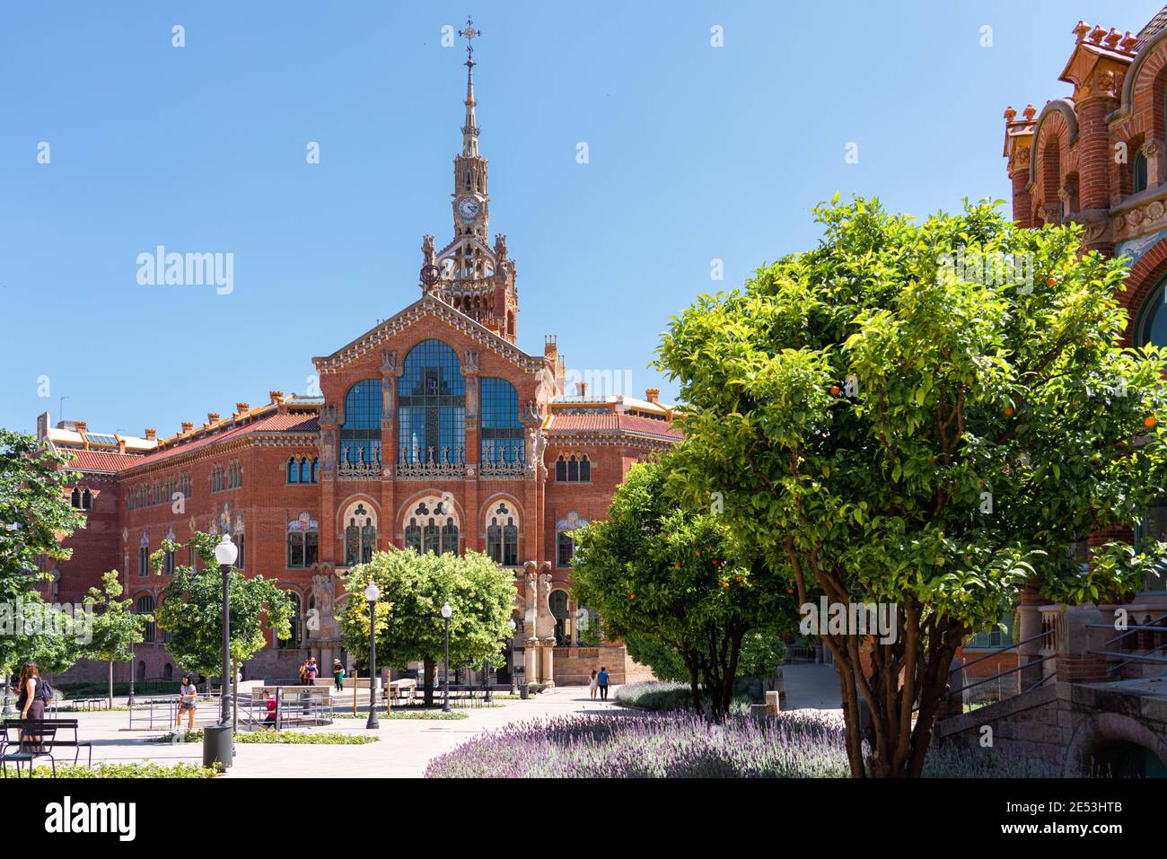 Modern hospital exterior spain hi-res stock photography and images - Alamy
