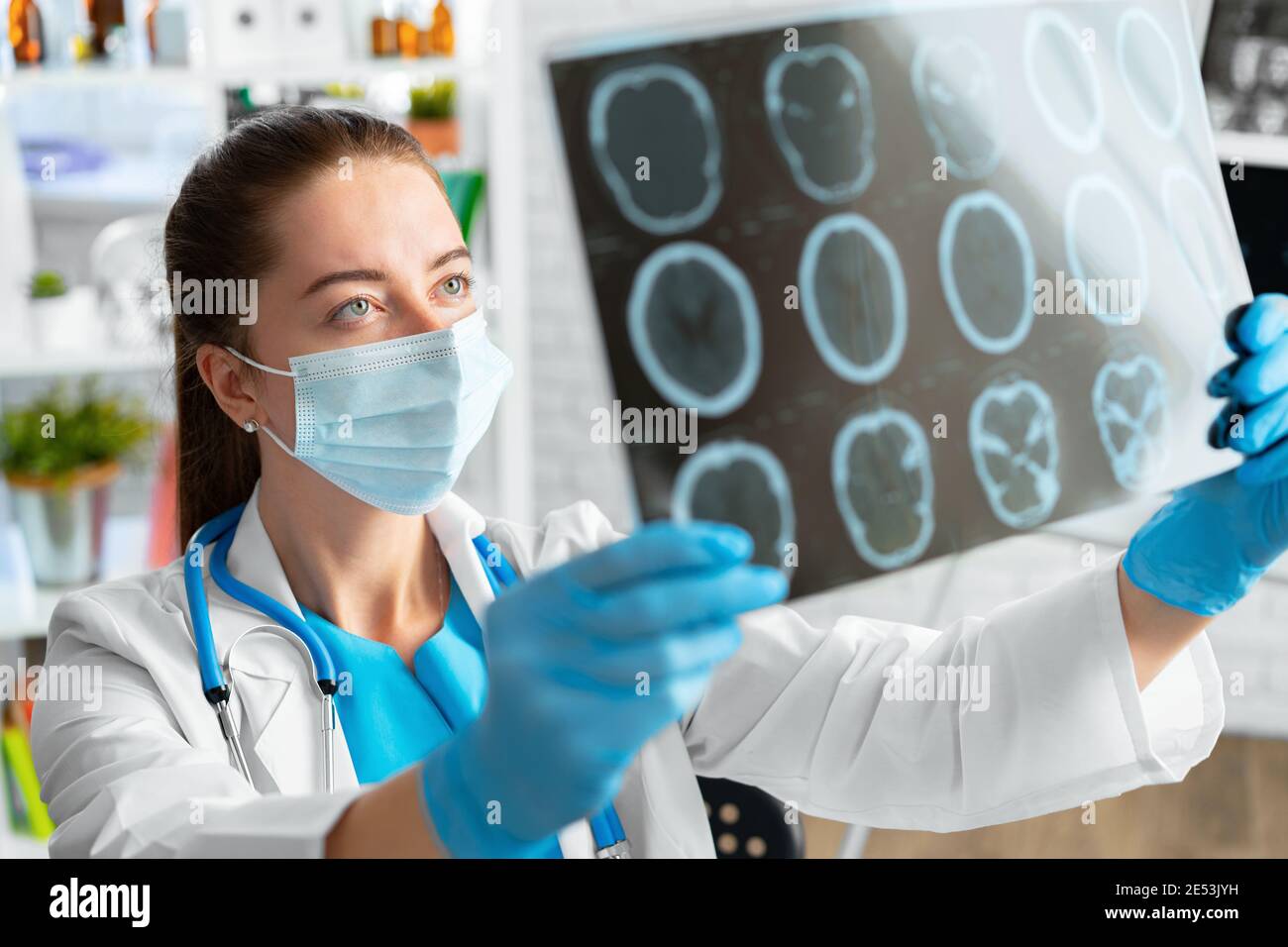 Ct head scan woman hi-res stock photography and images - Alamy