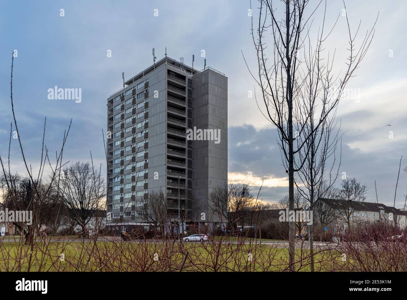 Residential skyscraper building construction hi-res stock photography ...
