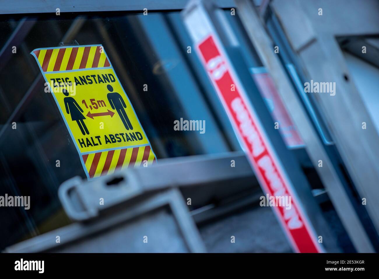 Office health and safety signs hi-res stock photography and images - Alamy
