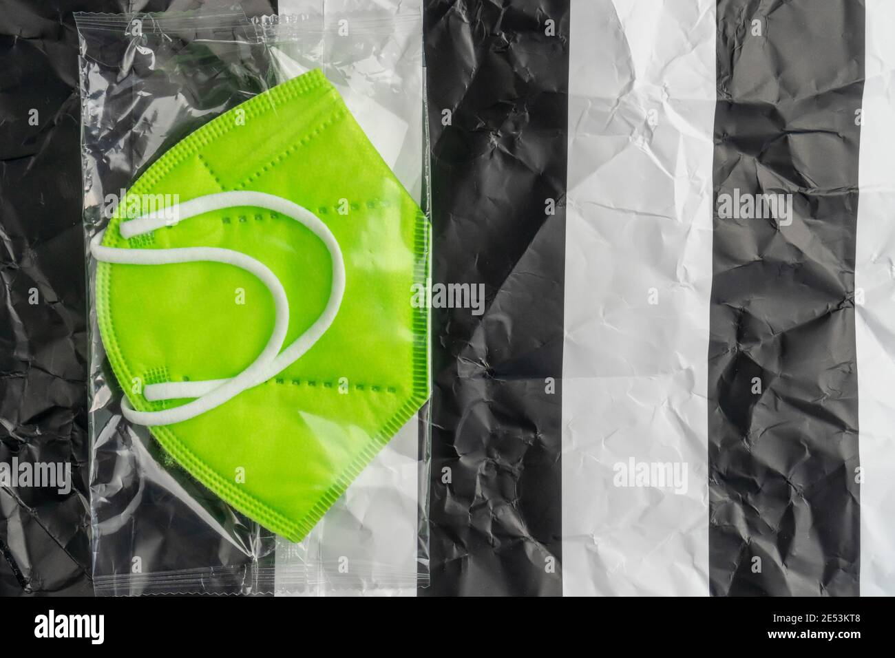 Green ffp2 mask hi-res stock photography and images - Alamy